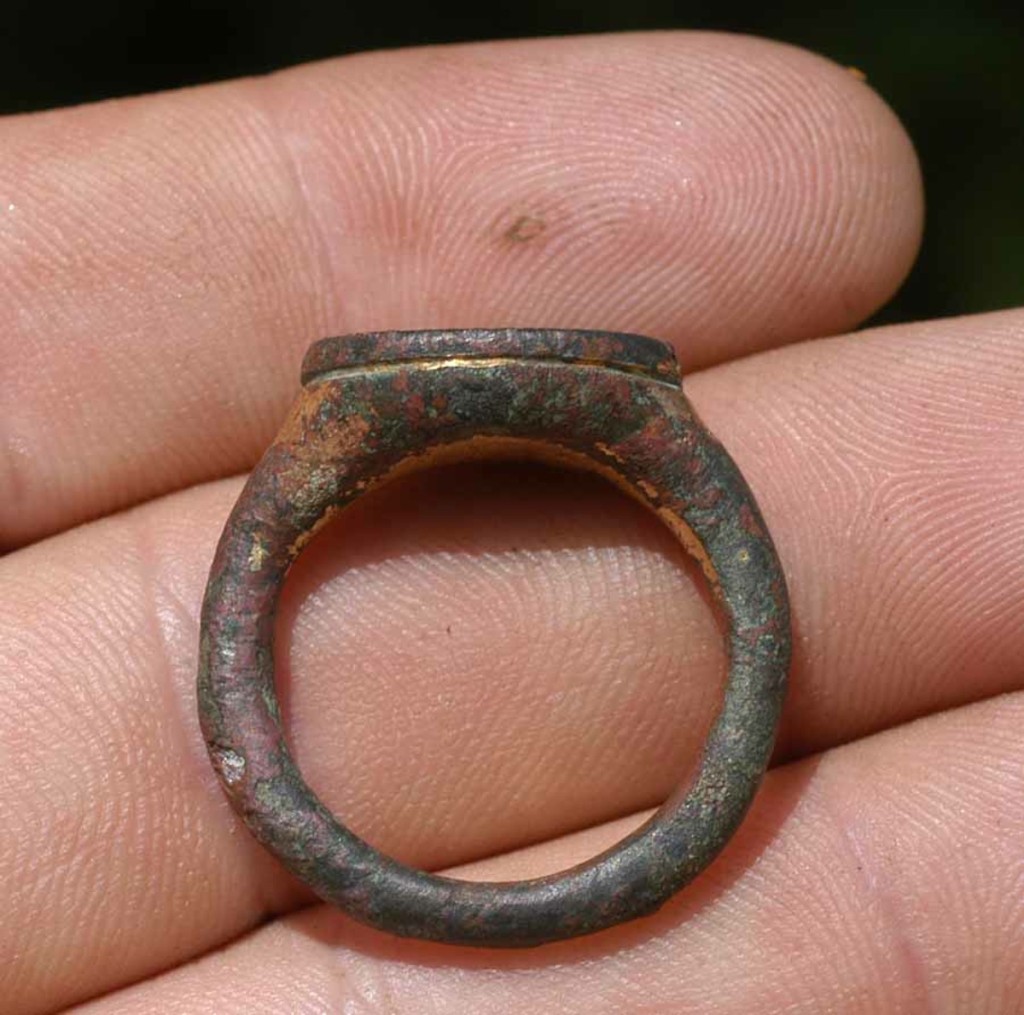 Side View of Signet Ring | Historic Jamestowne